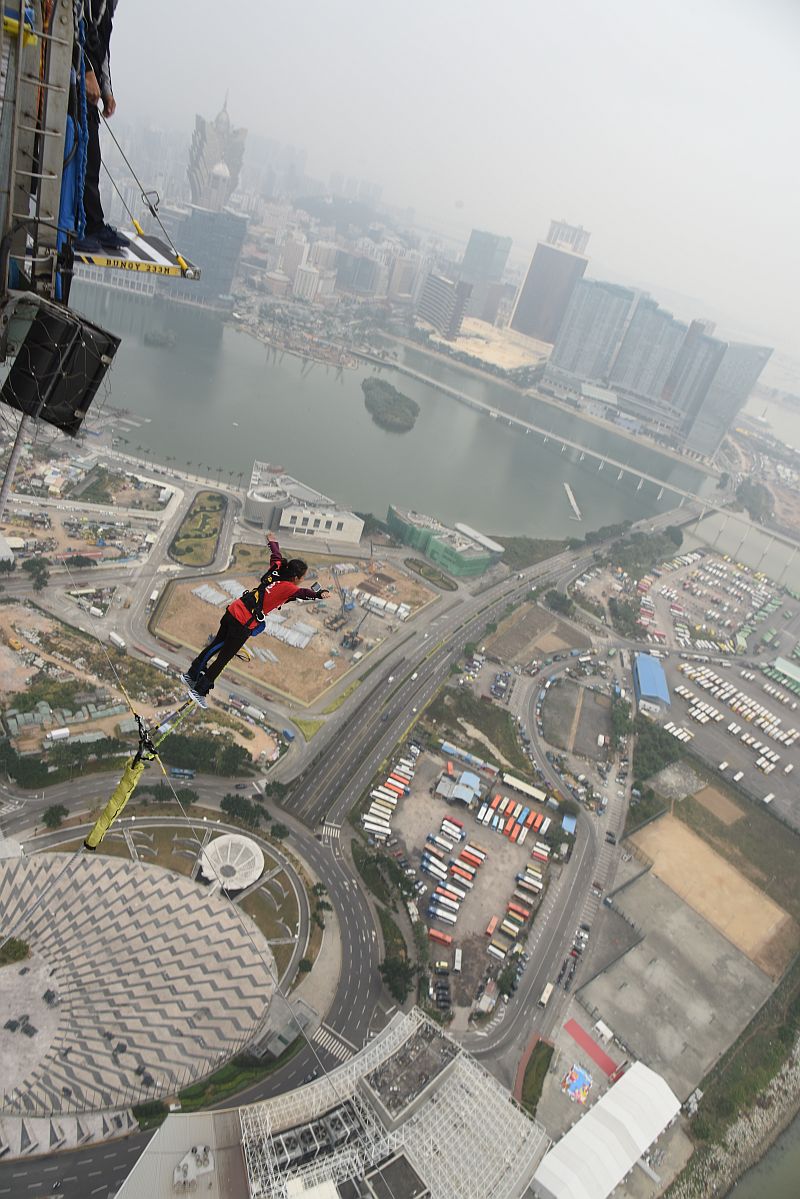 WISATA MACAU: MENCOBA BUNGEE DI MACAO TOWER