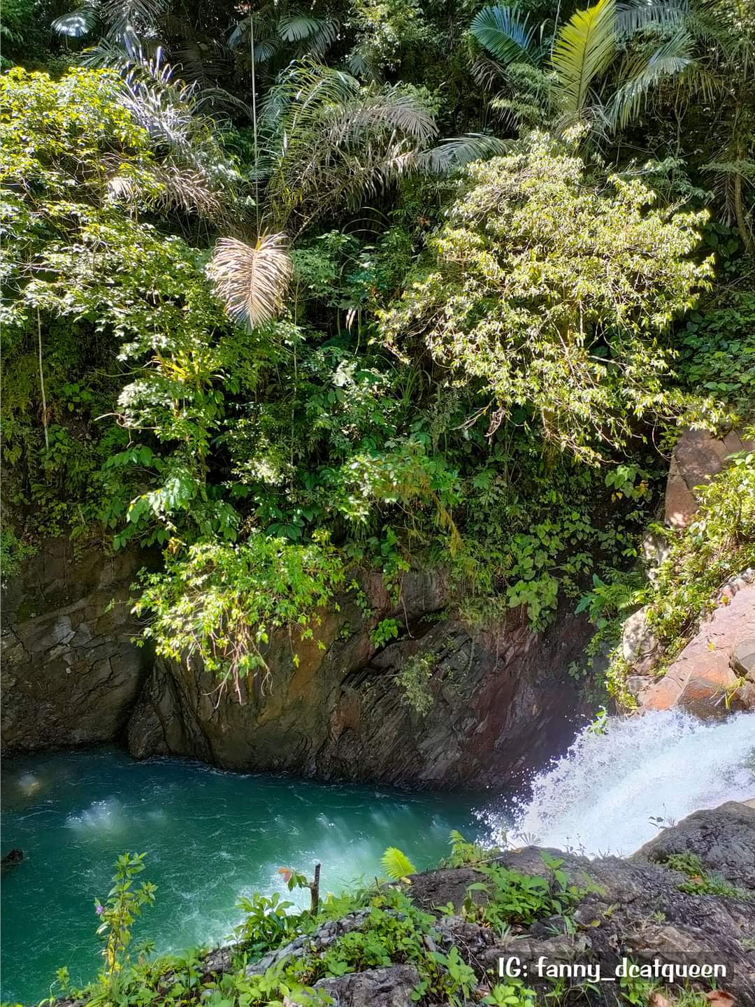 WISATA BANTEN: TREKKING BERSAMA KELUARGA KE CURUG PUTRI CARITA, ANYER