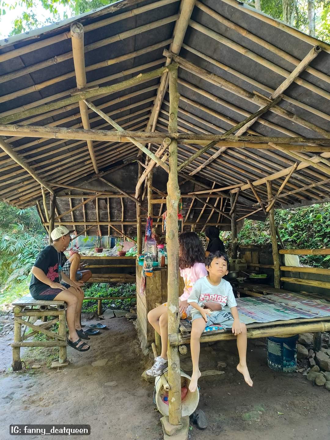 WISATA BANTEN: TREKKING BERSAMA KELUARGA KE CURUG PUTRI CARITA, ANYER