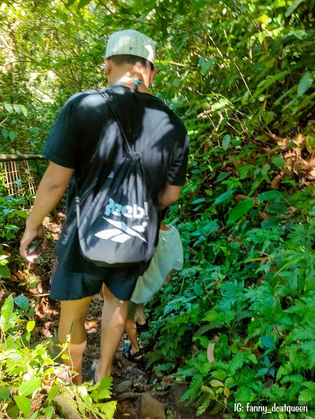 WISATA BANTEN: TREKKING BERSAMA KELUARGA KE CURUG PUTRI CARITA, ANYER
