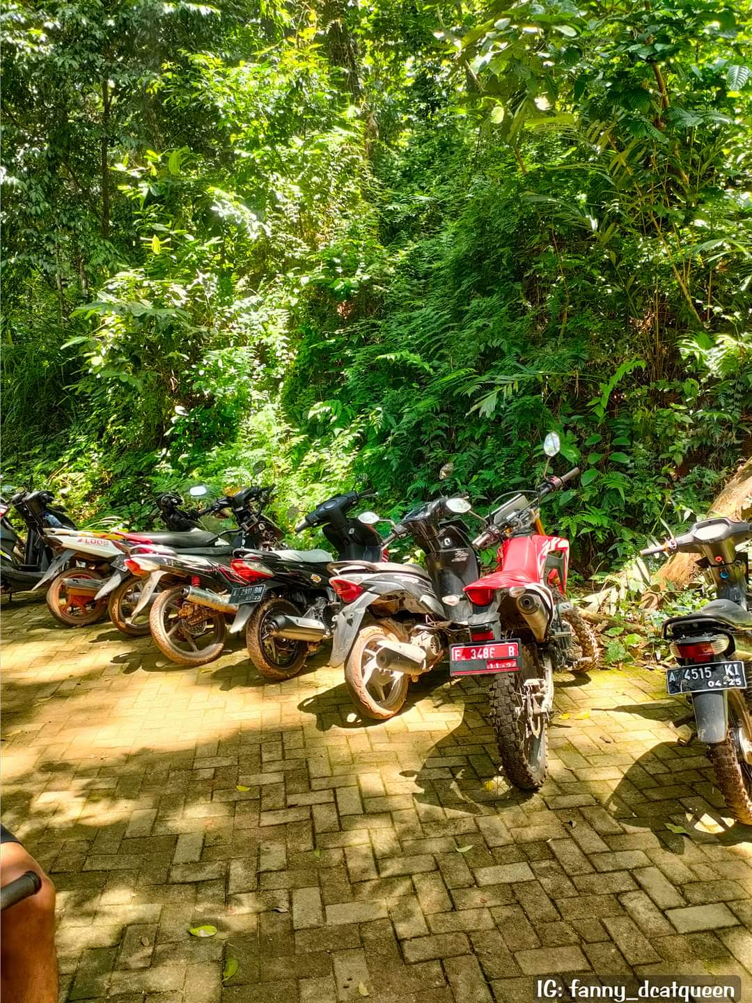 WISATA BANTEN: TREKKING BERSAMA KELUARGA KE CURUG PUTRI CARITA, ANYER