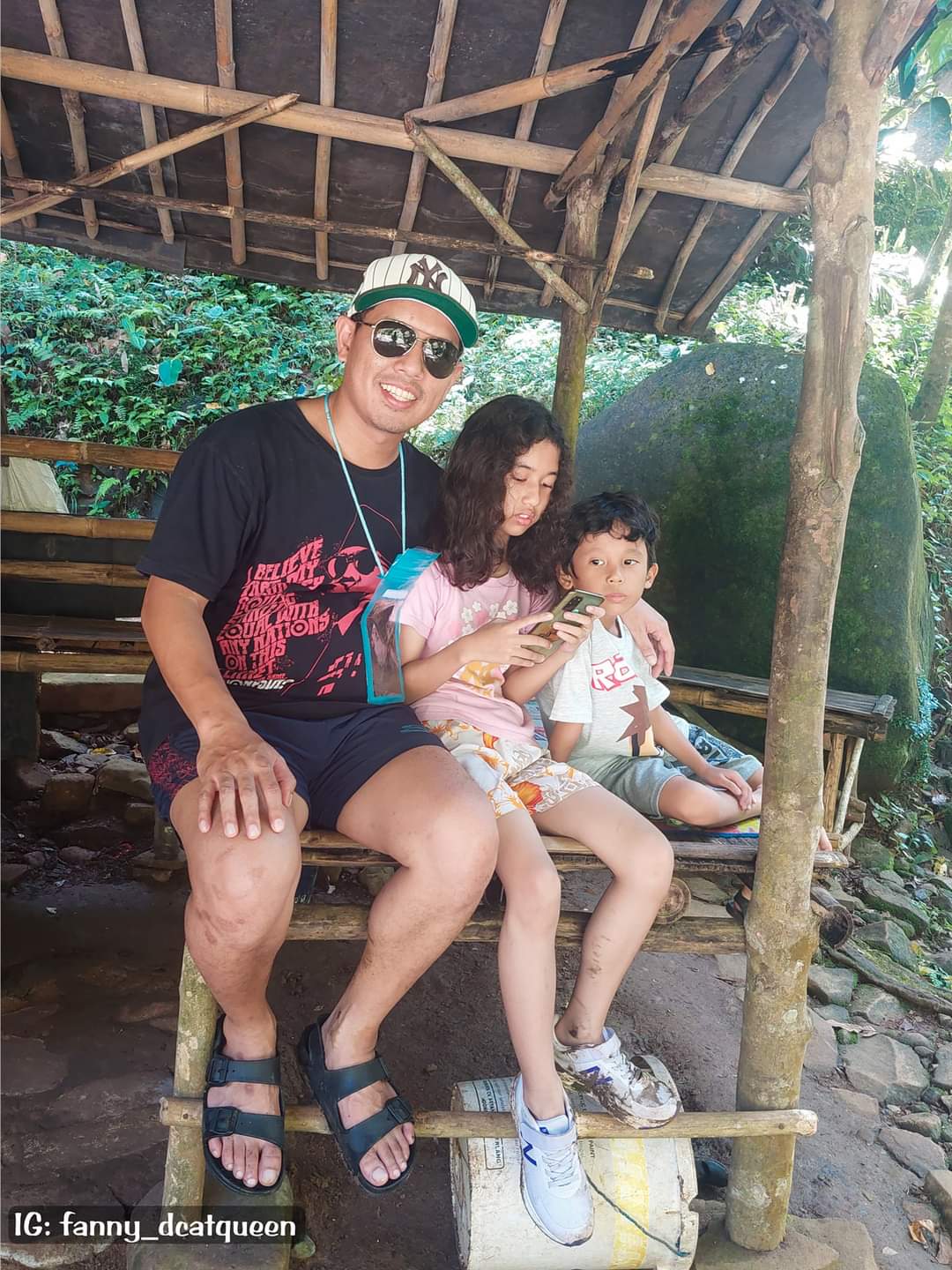 WISATA BANTEN: TREKKING BERSAMA KELUARGA KE CURUG PUTRI CARITA, ANYER