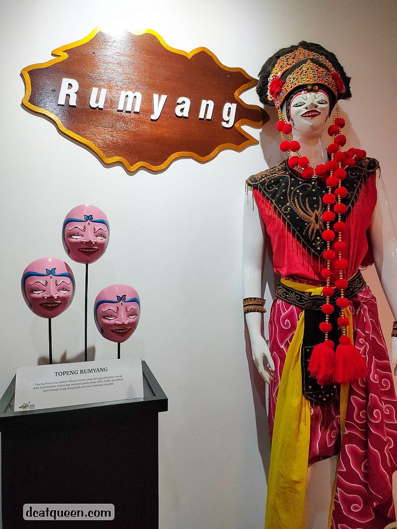 WISATA CIREBON: BELAJAR SEJARAH BATIK DI MUSEUM TRUPARK